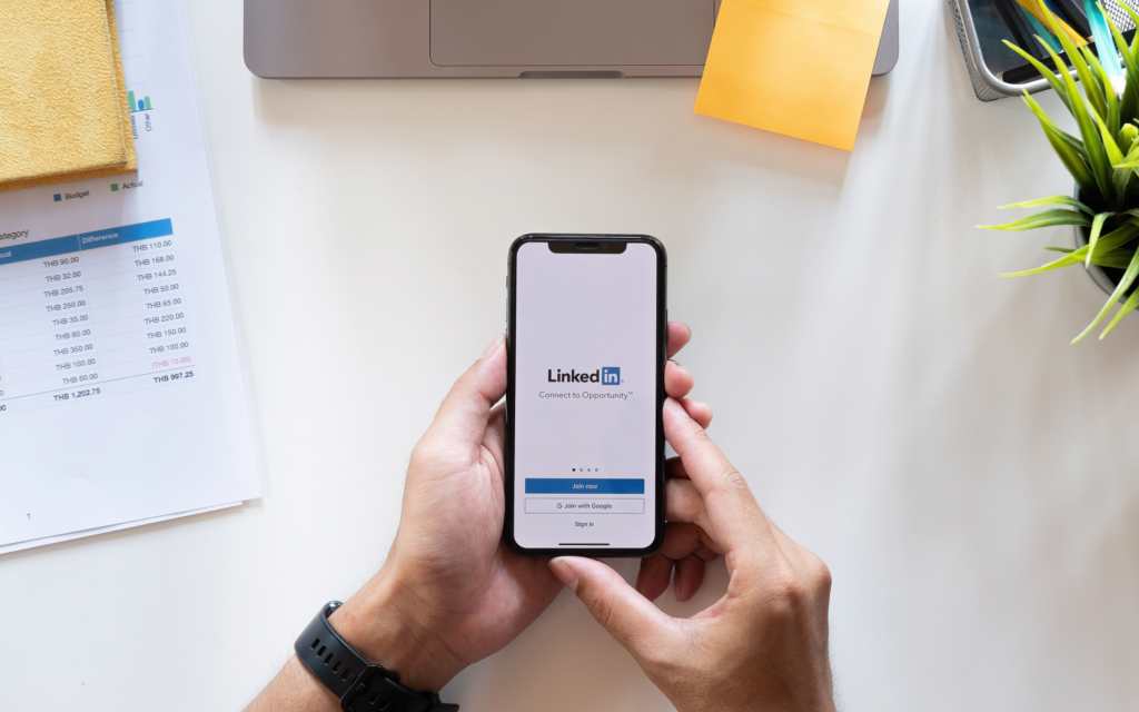 LinkedIn: 12 Dicas Infalíveis para Gerar mais Negócios | Webrain
